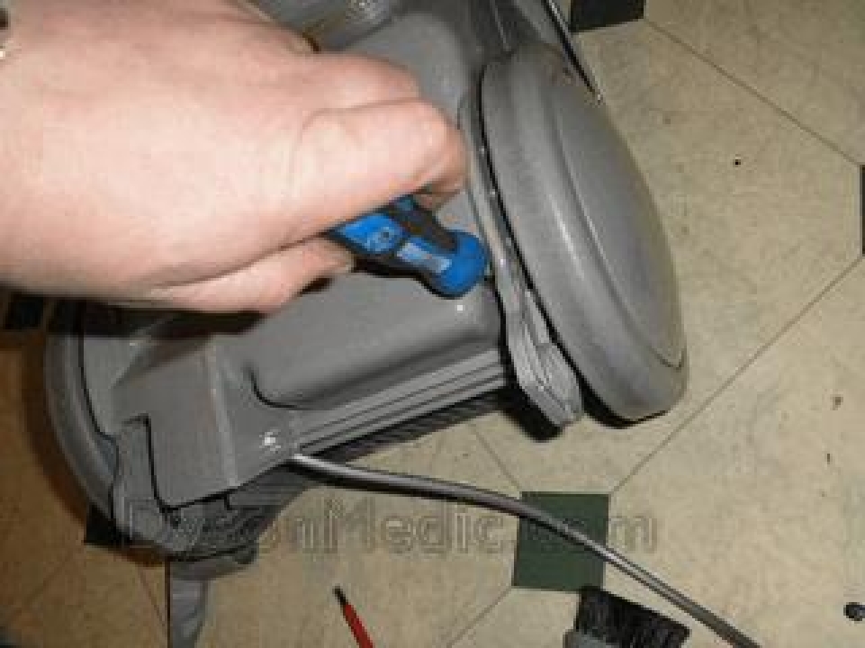 Dyson DC02 Repair. Dyson DC02 Strip Down and Cable Rewind Replacement.